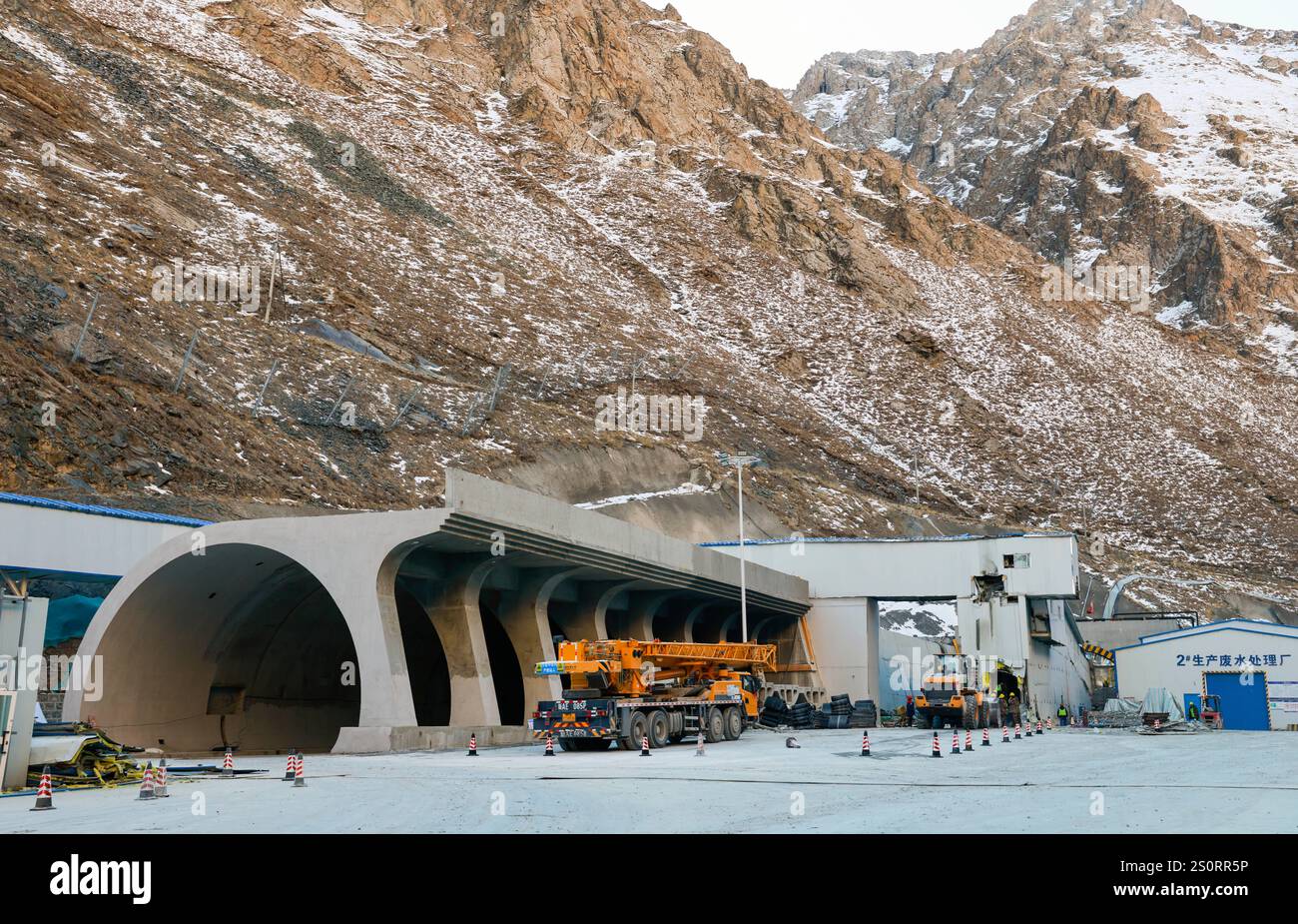 (241229) -- URUMQI, Dec. 29, 2024 (Xinhua) -- This photo shows the ...