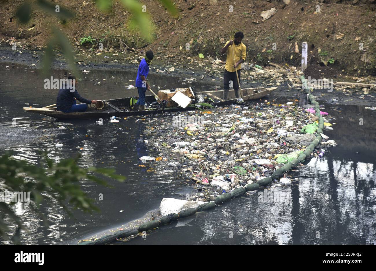 December 29, 2024, Guwahati, Guwahati, India: Labours removing garbage ...