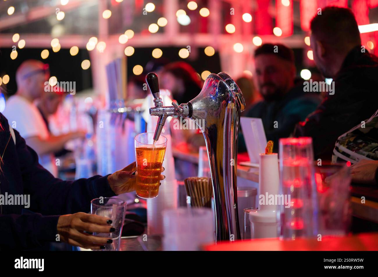pouring draft beer into a mug in a pub Stock Photo - Alamy