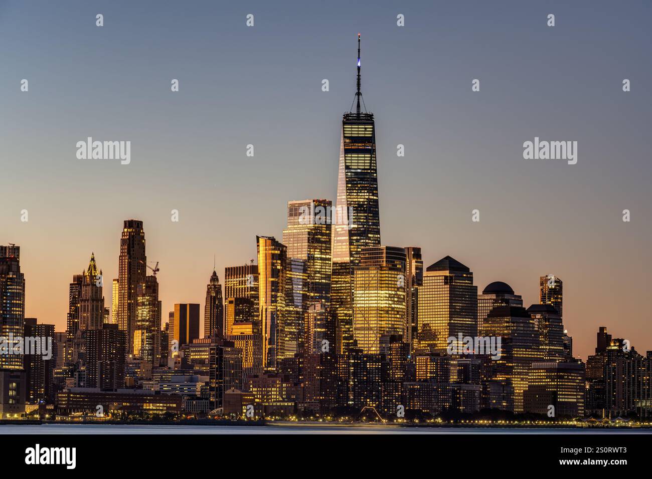 The skyline of downtown Manhattan with the famous World Trade Center in ...