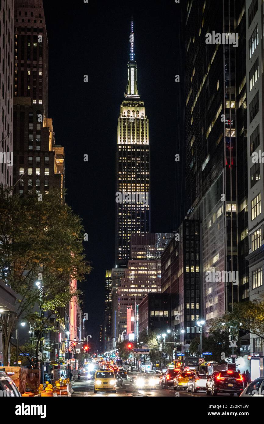 Nighttime urban street view hi-res stock photography and images - Alamy