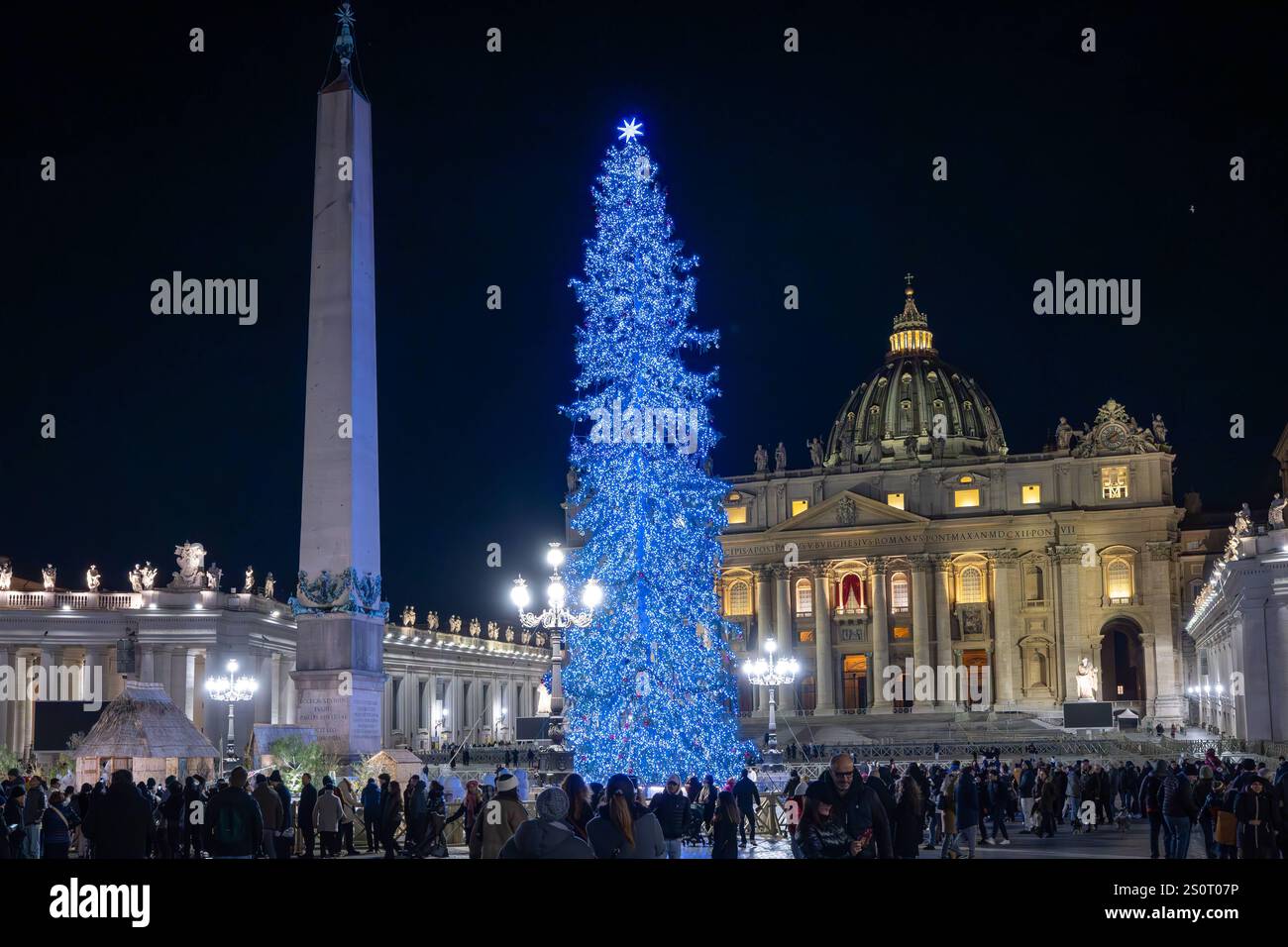 Christmas atmosphere in the city of Rome. Rome, Italy - December 25 ...