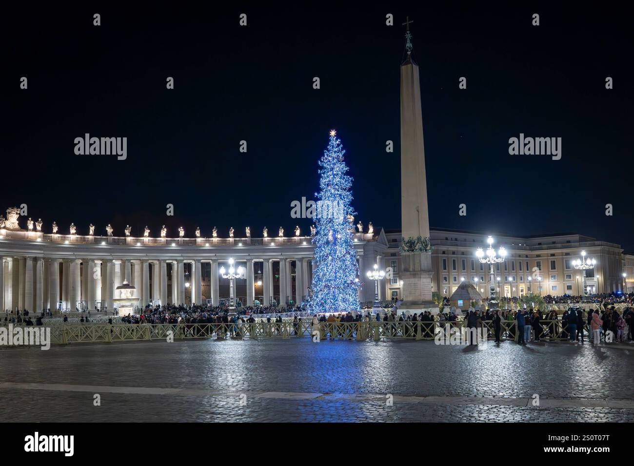 Christmas atmosphere in the city of Rome. Rome, Italy - December 25 ...