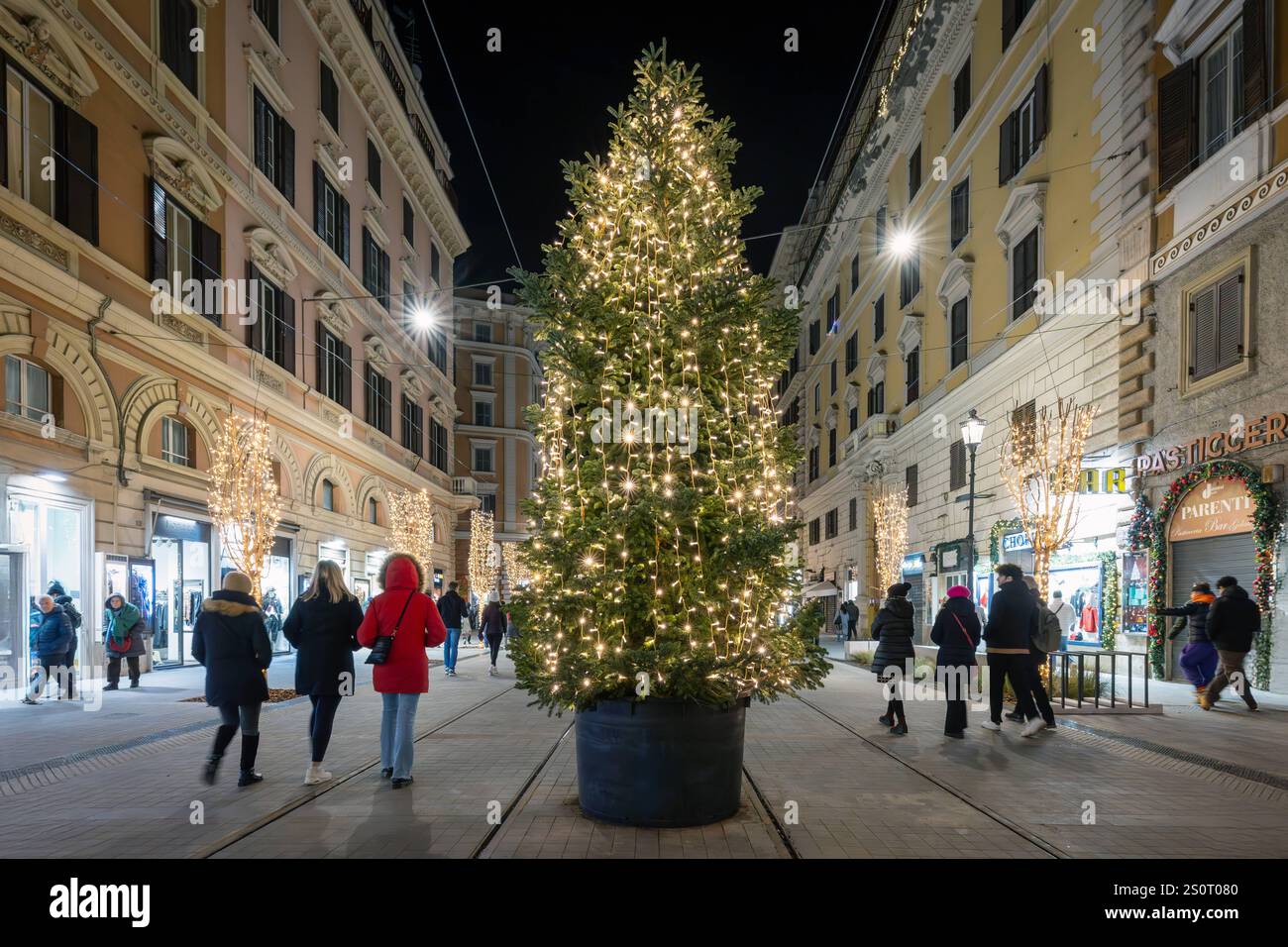 Christmas atmosphere in the city of Rome. Rome, Italy - December 25 ...