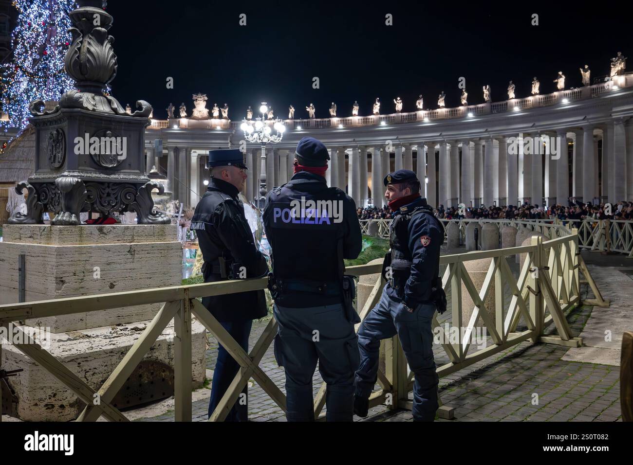 Christmas atmosphere in the city of Rome. Rome, Italy - December 25 ...