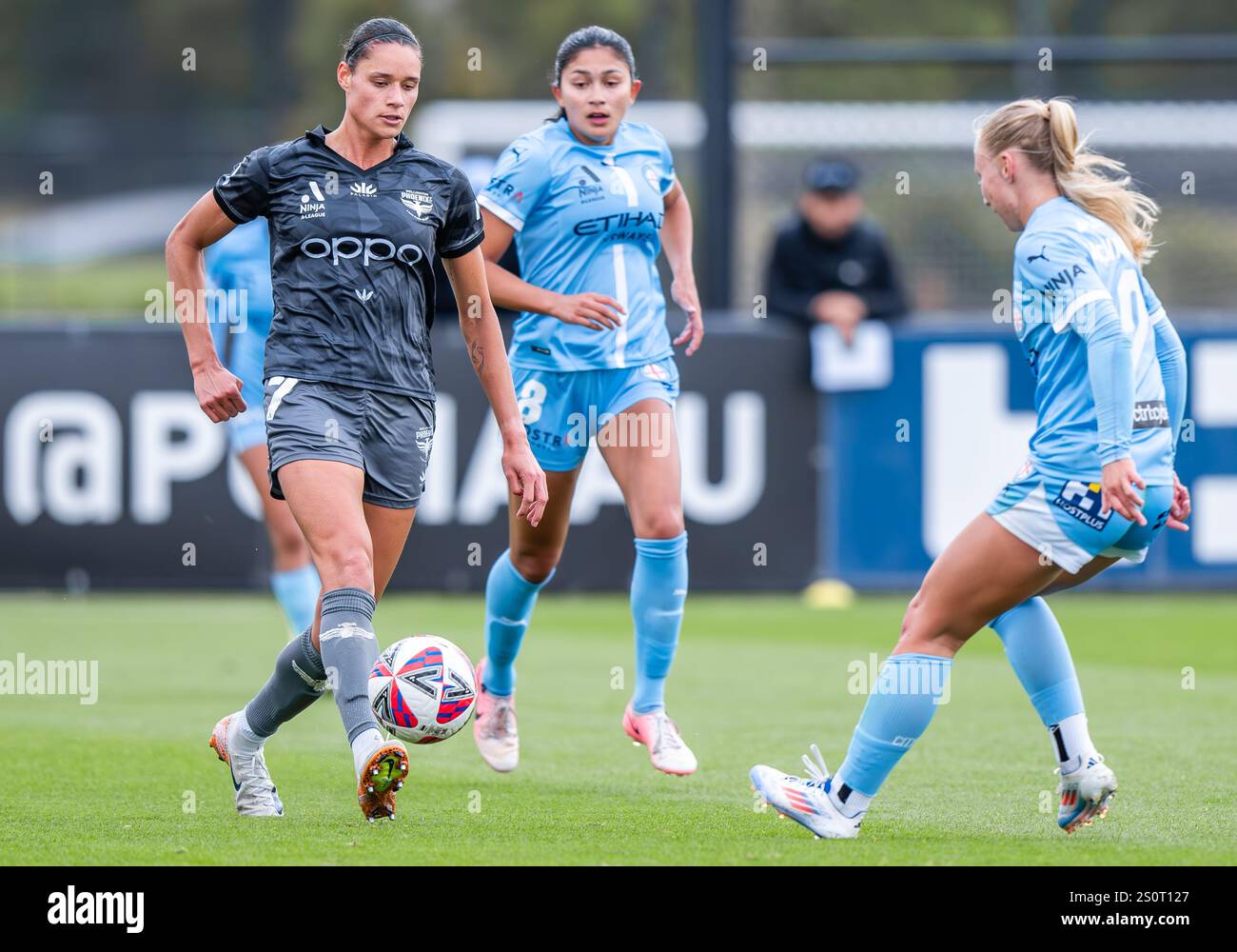 Cranbourne, Australia. 28th Dec, 2024. Wellington Phoenix's Grace Jale ...