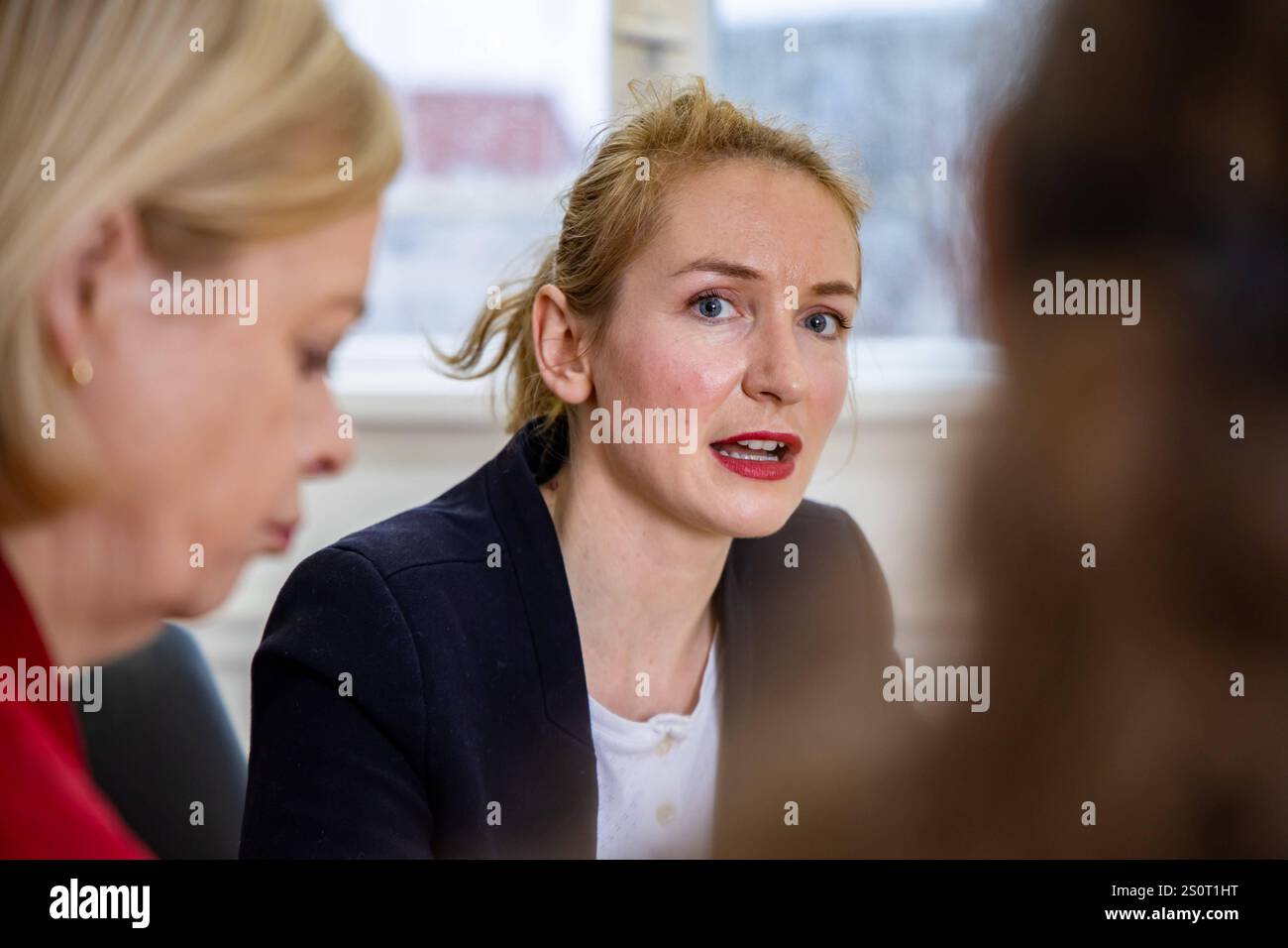 Co-Vorsitzende der Linken Ines Schwerdtner im interview im Karl ...