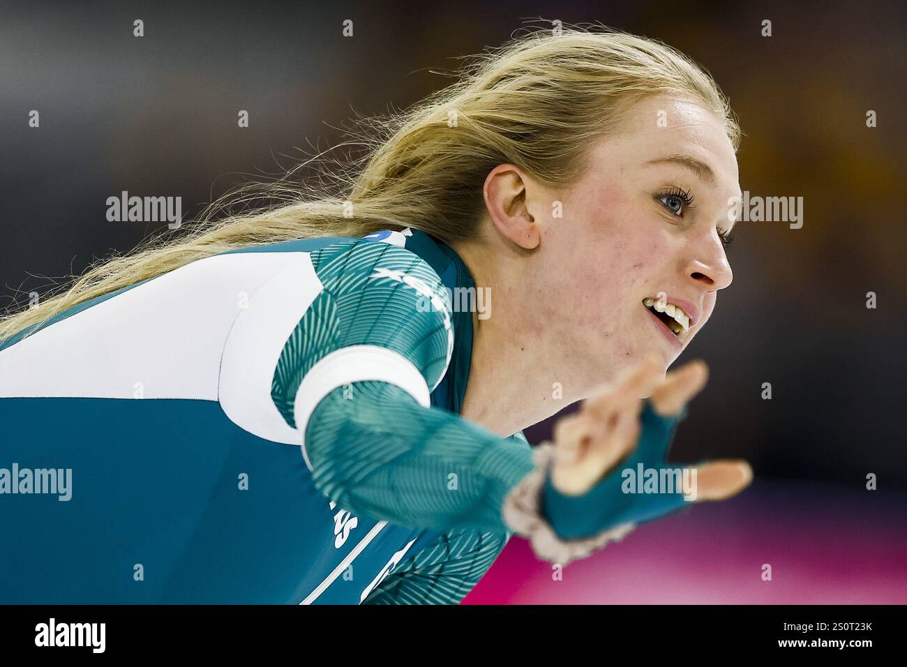 HEERENVEEN - Merel Conijn reacts after the 1500 meters during the ...