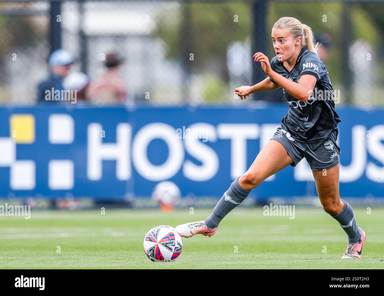 Cranbourne, Australia. 28th Dec, 2024. Wellington Phoenix's Alyssa ...