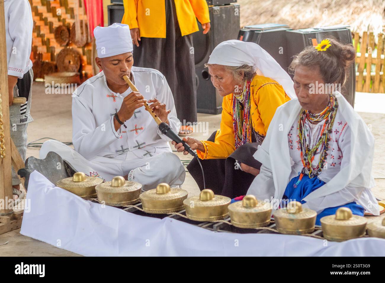 Gong ensemble hi-res stock photography and images - Alamy