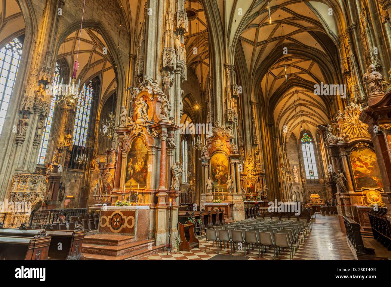 The photo shows the interior of St. Stephens Cathedral (Stephansdom) in ...