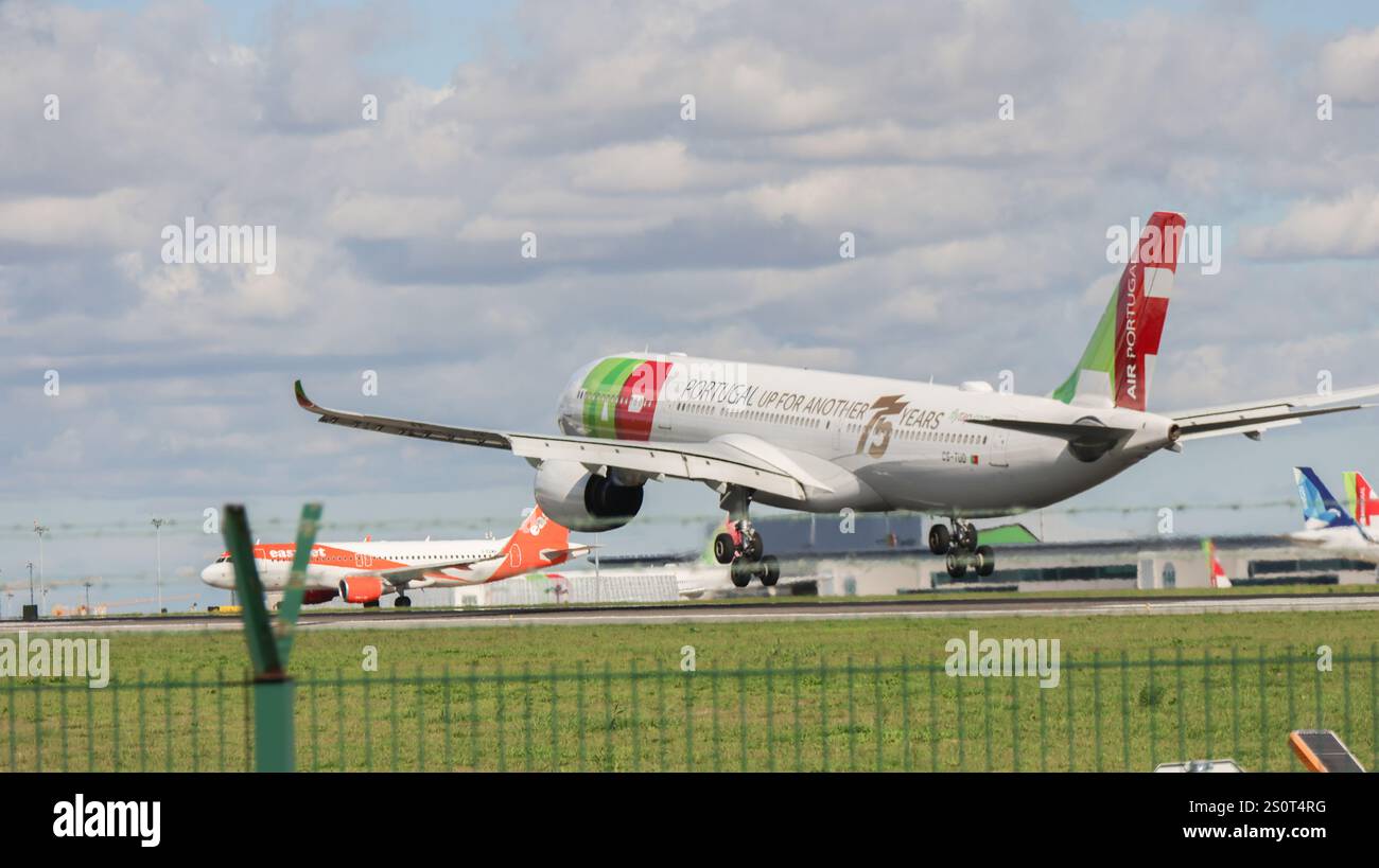 Tap air portugal airbus a330 landing at lisbon humberto delgado airport ...