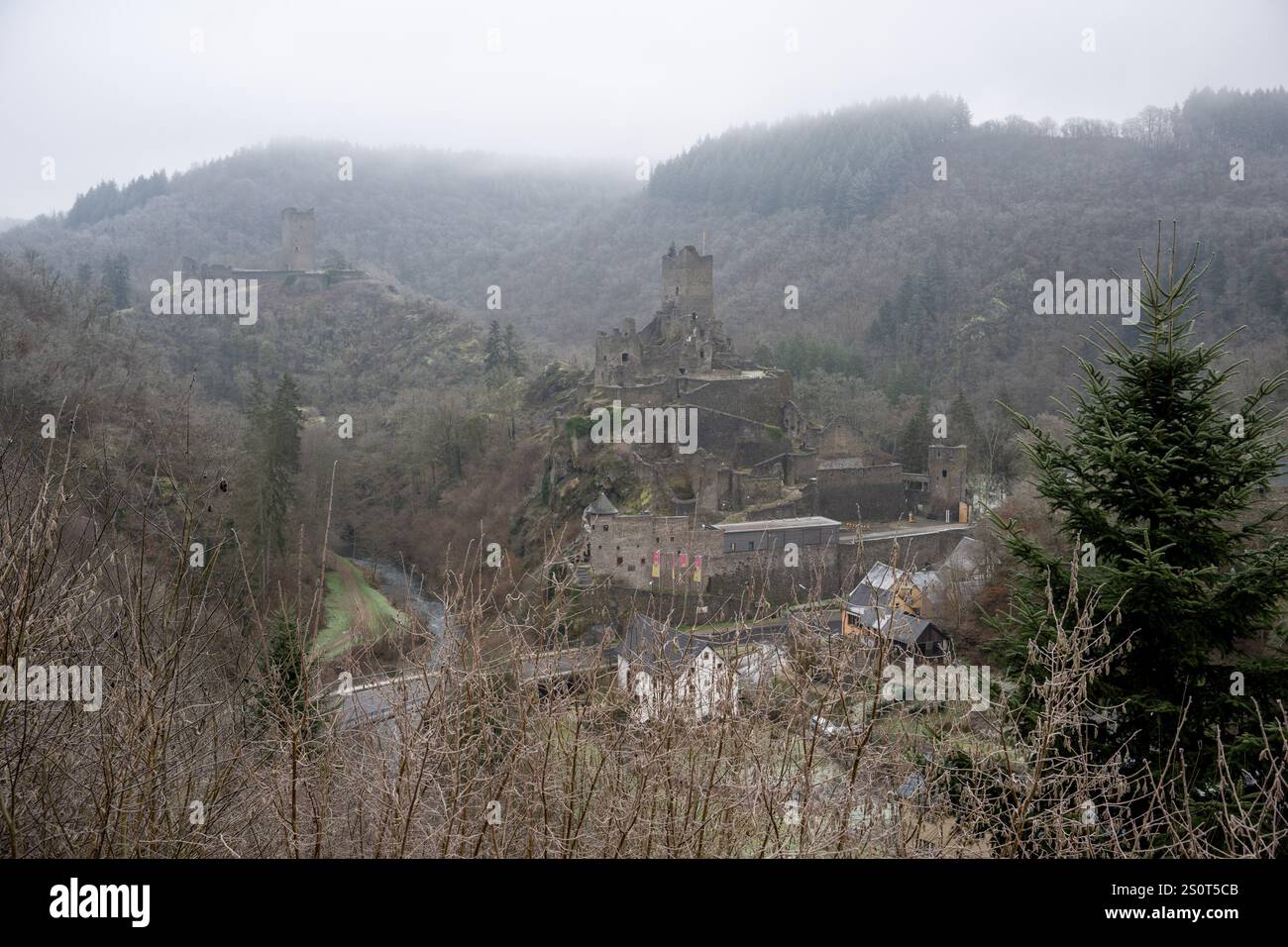 Manderscheid, Germany. 28th Dec, 2024. Fog surrounds the lower and ...