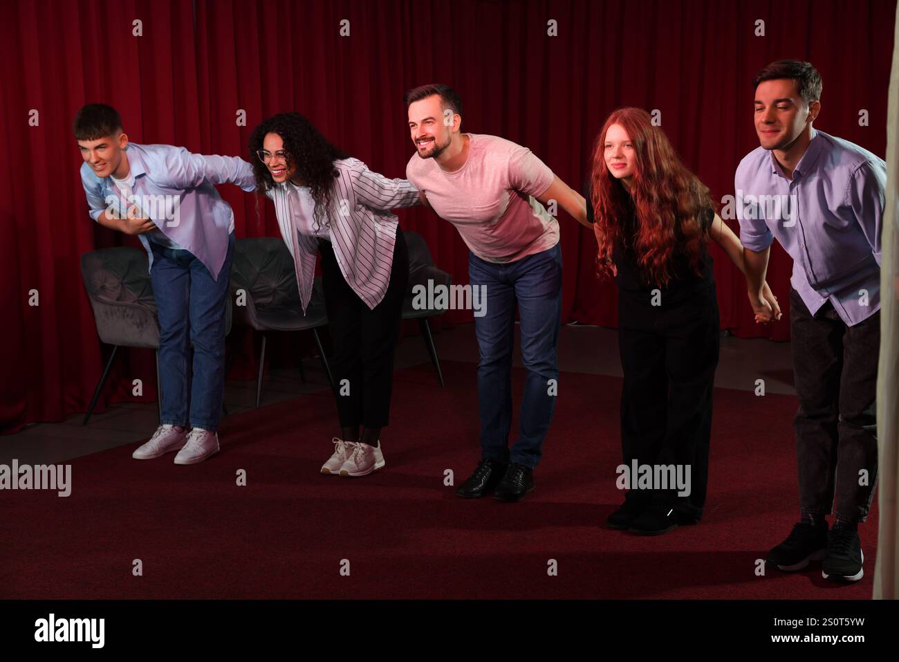 Professional actors bowing on stage in theatre Stock Photo - Alamy