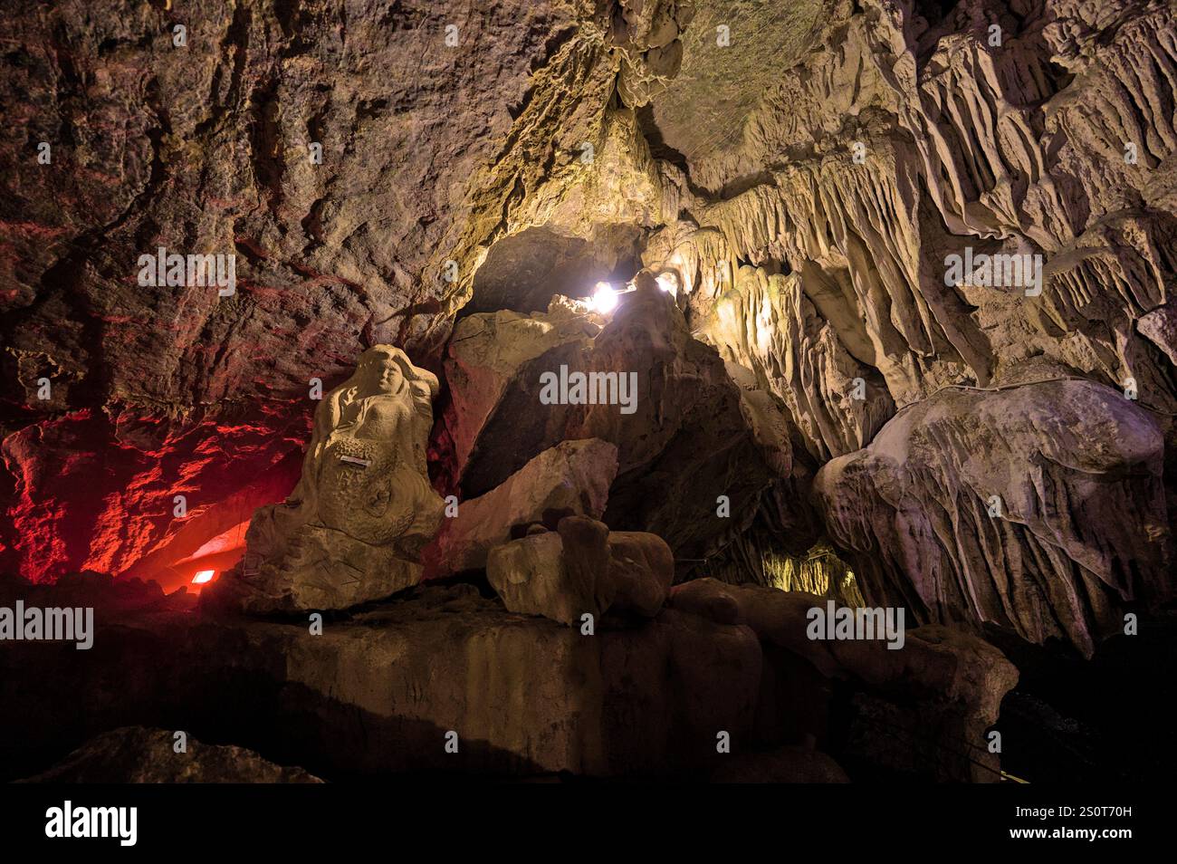 Illuminated Cave at Thung Nham Bird Park, Vietnam Stock Photo - Alamy