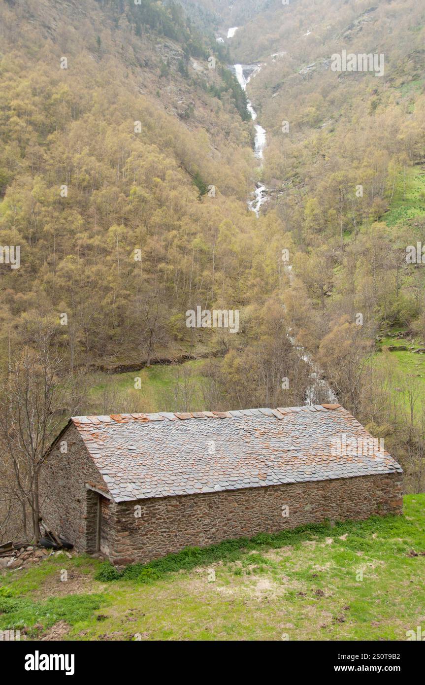 Tavascan river. Traditional Bordas and pasture areas. Pallars Sobira ...