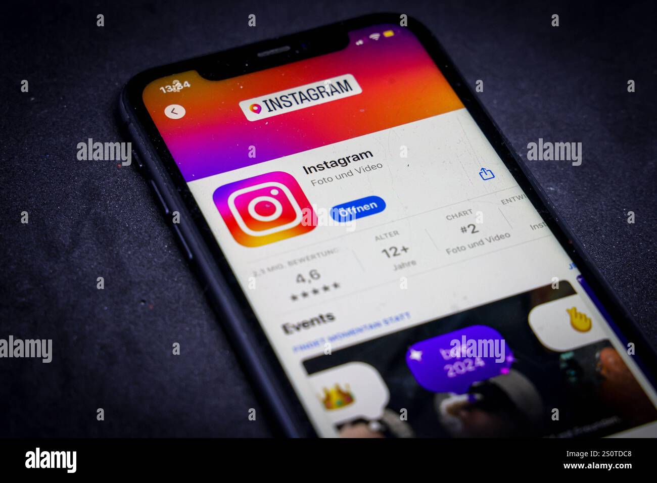 Apple App Store auf einem iPhone. Top-Charts 2024 Gratis-Apps Instagram Foto und Video // 29.12. ...