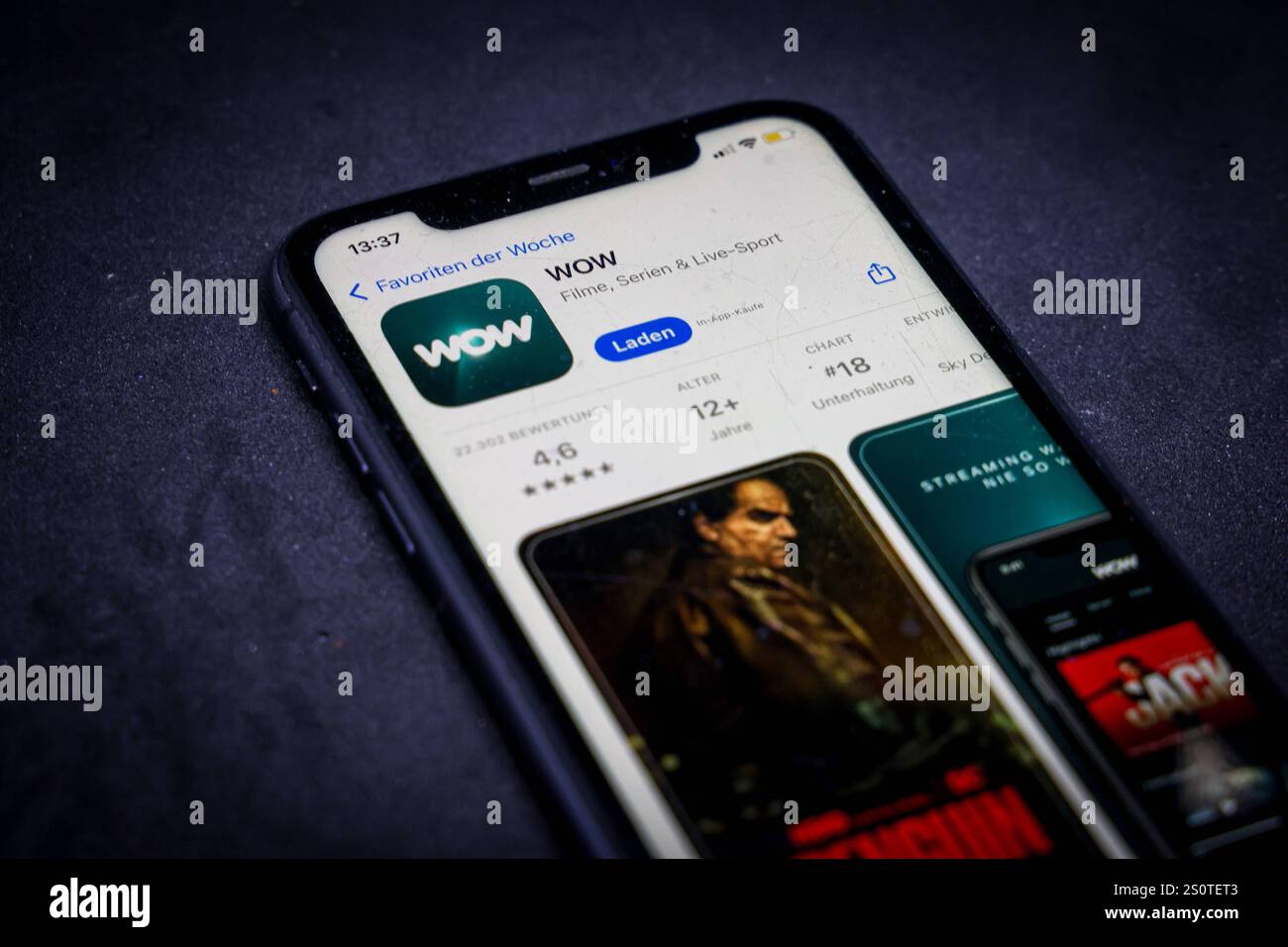 Apple App Store auf einem iPhone. Favoriten der Woche. WOW Filme ...