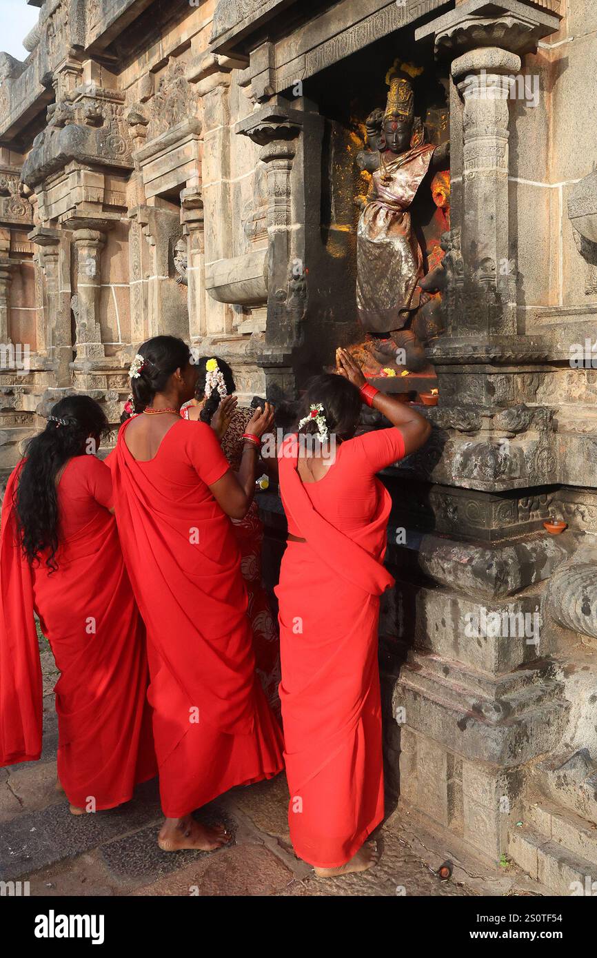 Pilgrims praying in front of an image of Durga at the Nataraja Temple ...