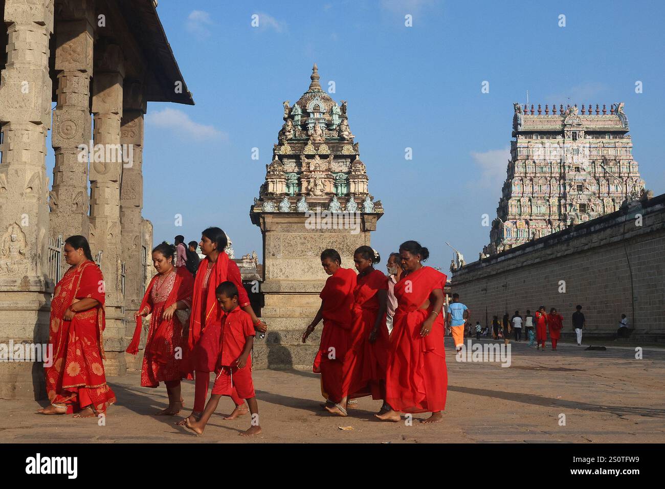Pilgrims at the Nataraja Temple in Chidambaram, Tamil Nadu, India Stock ...