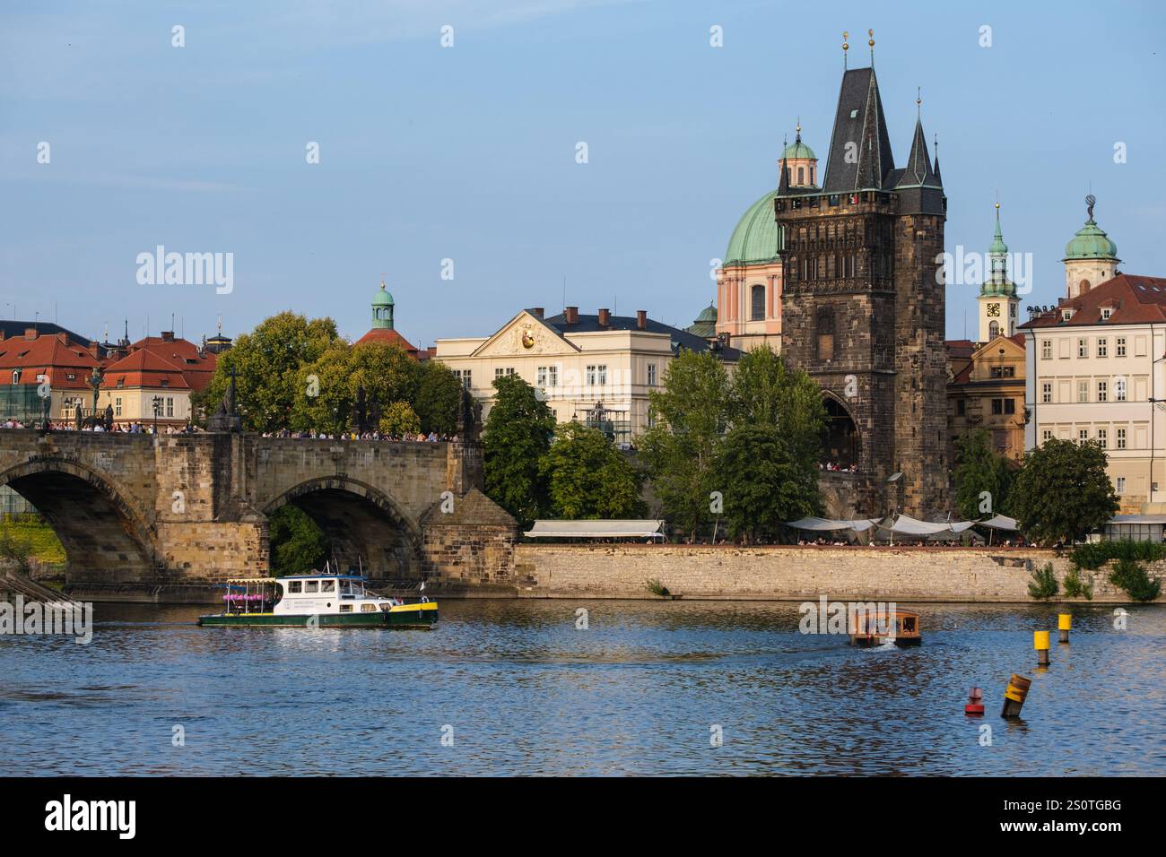 Charles bridge and prague and boat hi-res stock photography and images ...