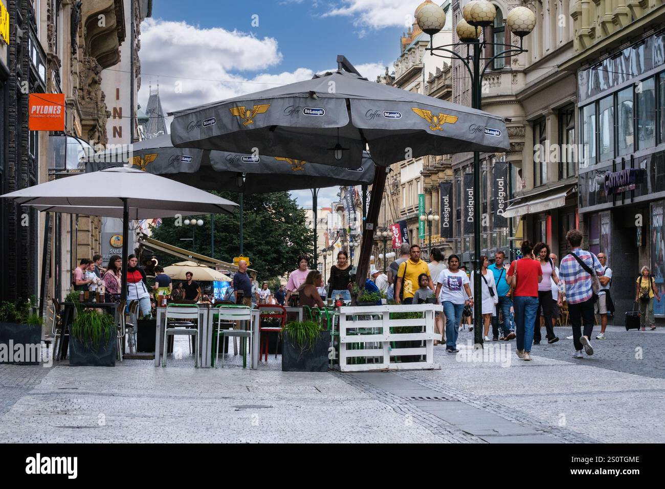 Sidewalk Cafe, Rijna Street, Prague, Czech Republic, Czechia Stock ...