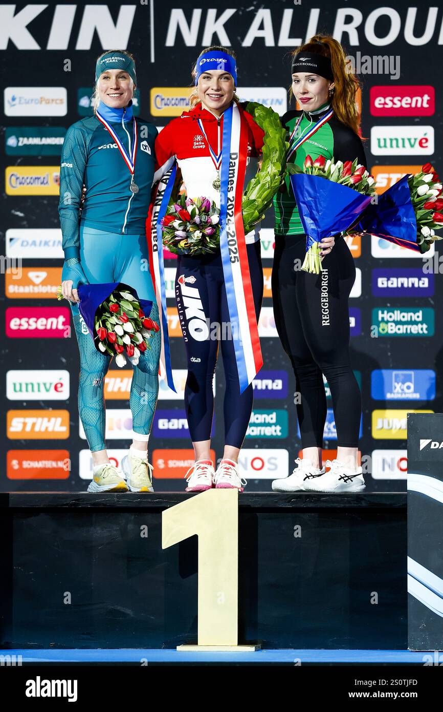 HEERENVEEN - All-round champion Joy Beune amid Merel Conijn (second) (L ...
