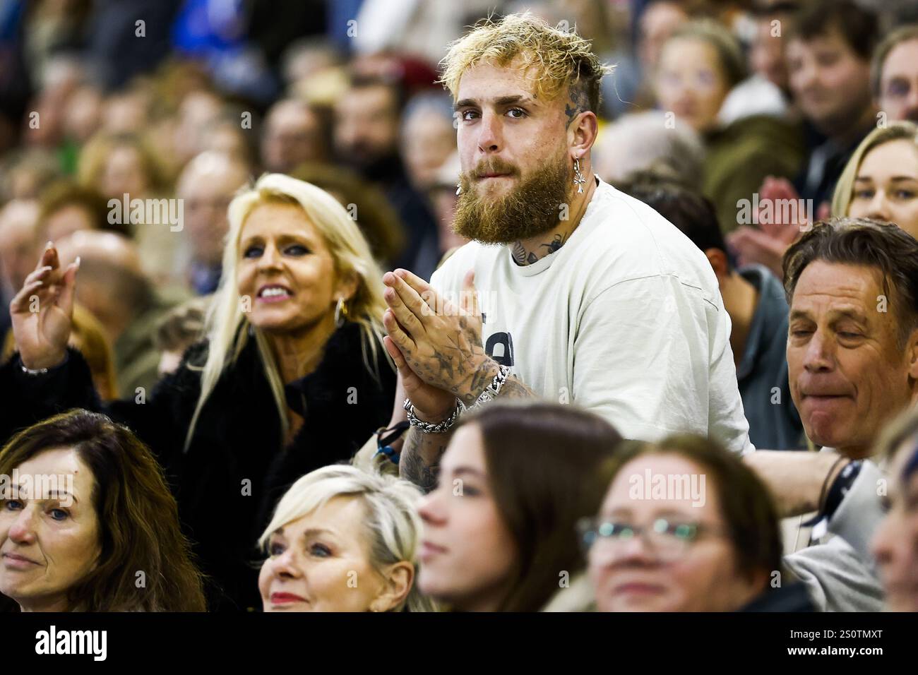 HEERENVEEN - Boxer Jake Paul in the midst of the Leerdam family ...