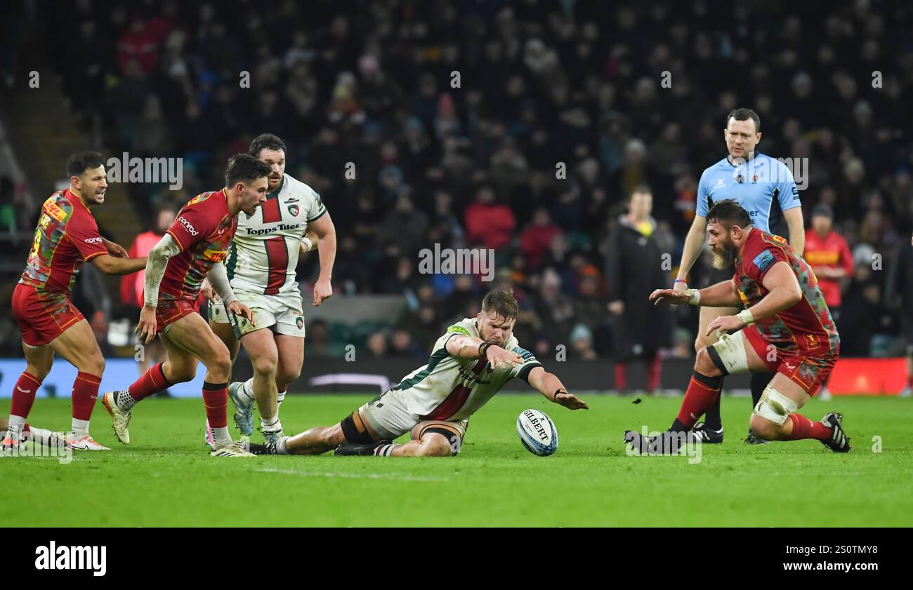 Twickenham, London, UK. 28th Dec 2024. Ollie Hassell-Collins of ...