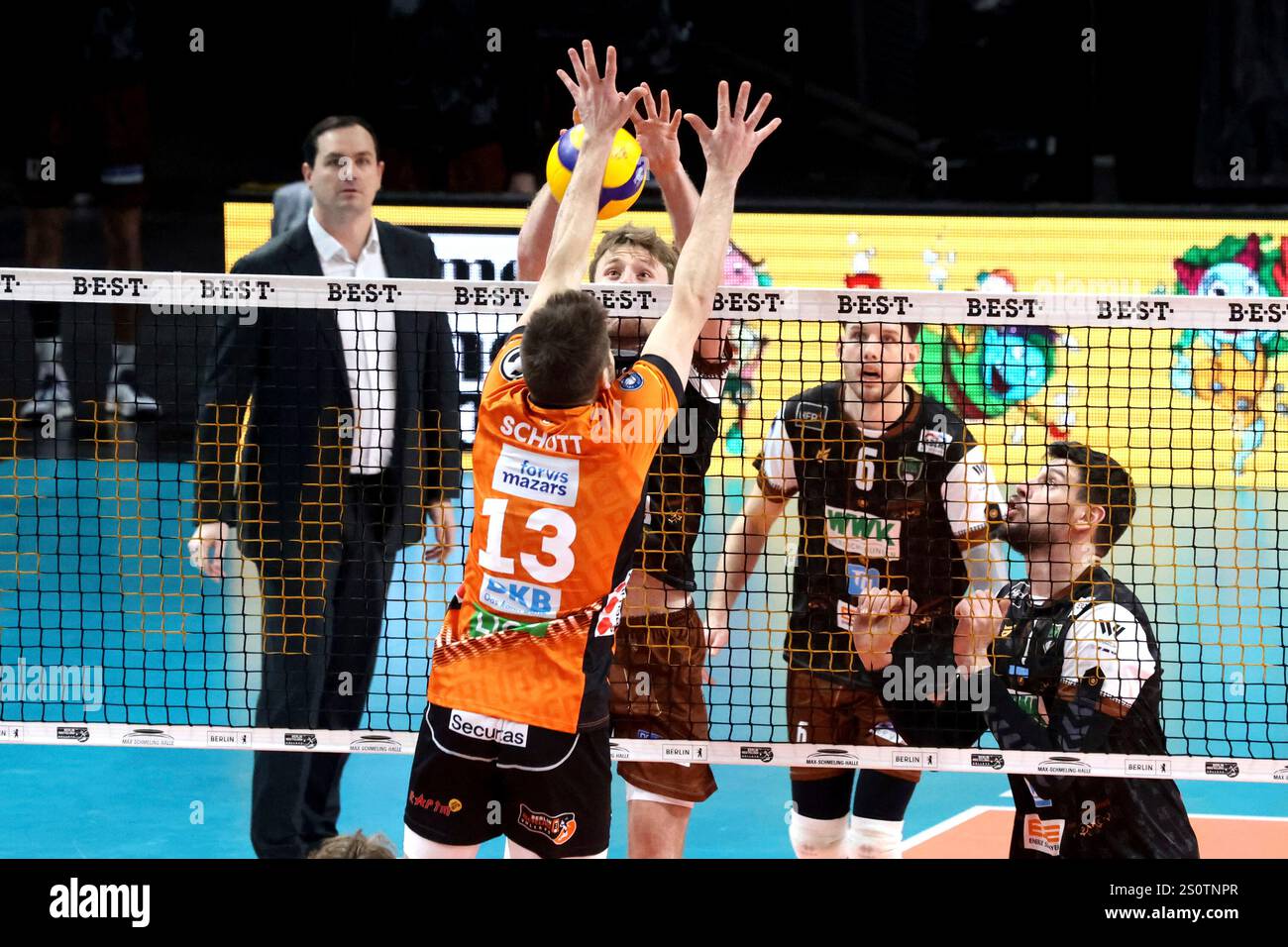 Berlin, Deutschland. 29th Dec, 2024. 29.12.2024, Max-Schmeling-Halle ...