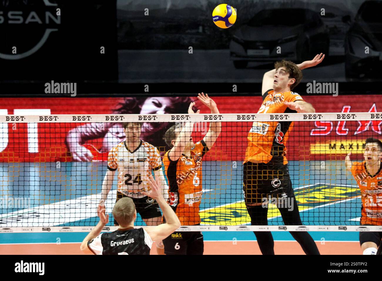 29.12.2024, Max-Schmeling-Halle, Berlin, DEU, DVV, 1.VBL, BR Volleys vs ...