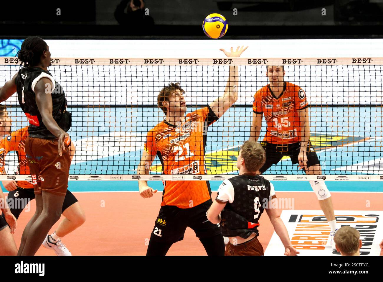 Berlin, Deutschland. 29th Dec, 2024. 29.12.2024, Max-Schmeling-Halle ...