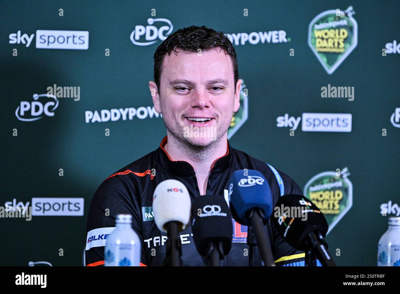 Alexandra Palace, London, UK. 29th Dec, 2024. 2024/25 PDC Paddy Power ...