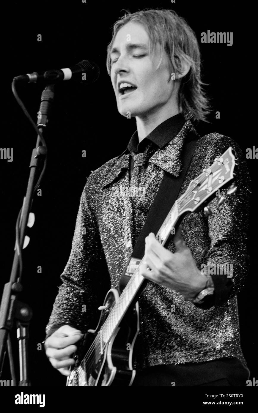 DANIEL JOHNS, SILVERCHAIR, READING FESTIVAL, 1999: A young Daniel Johns ...