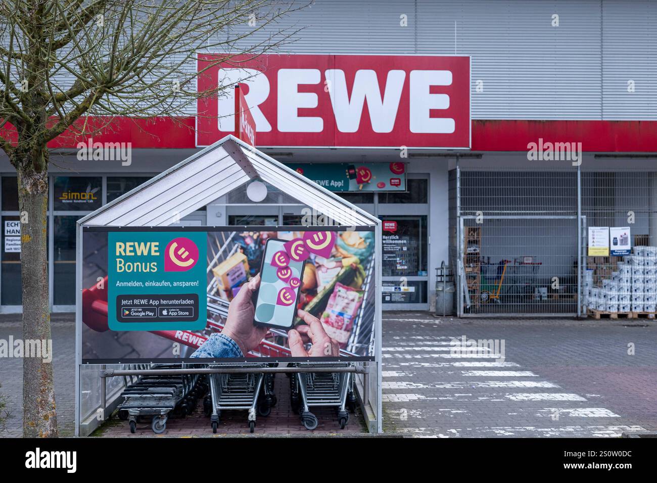Räuchermännchen mit Rauch auf rustikalem Holztisch 29.12.24, Selters ...