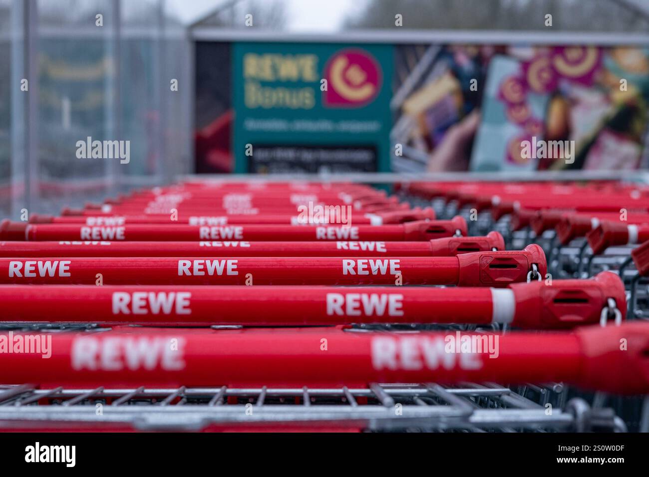 Räuchermännchen mit Rauch auf rustikalem Holztisch 29.12.24, Selters ...