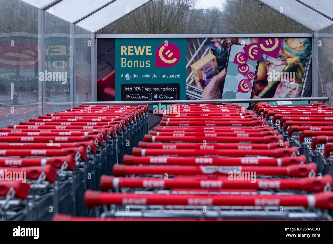 Räuchermännchen mit Rauch auf rustikalem Holztisch 29.12.24, Selters ...