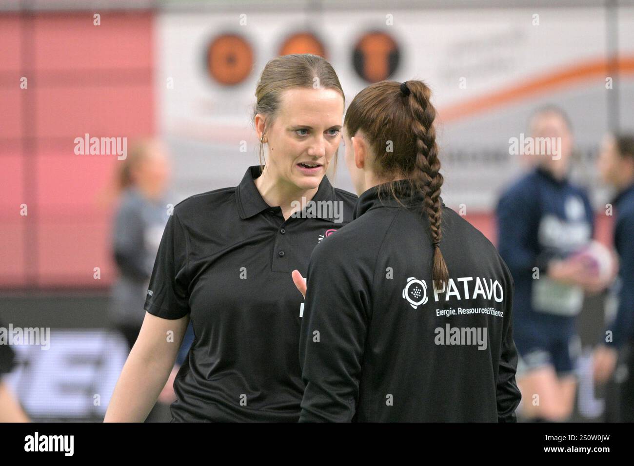 Miriam Hirsch (TusSies Metzingen, Trainerin) mit Selina Kalmbach ...
