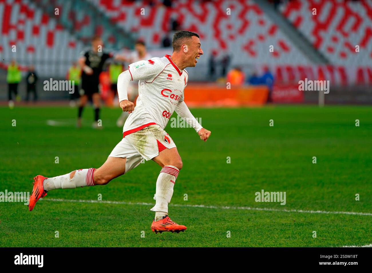 Cesar Falletti of SSC Bari celebrates after scoring a goal during SSC ...