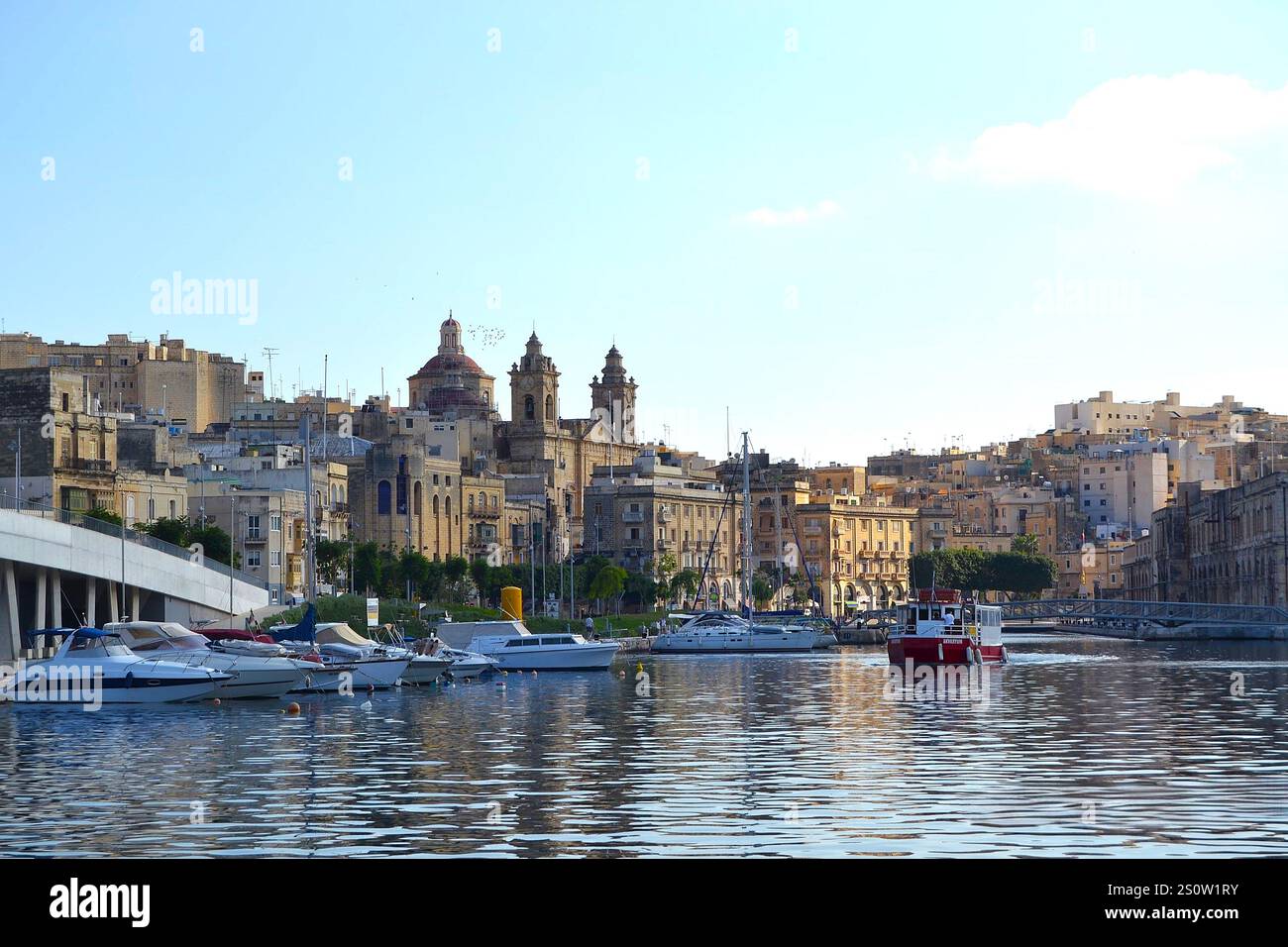 Birgu and a view of Conspicua, one of the 3 Cities around Valletta ...