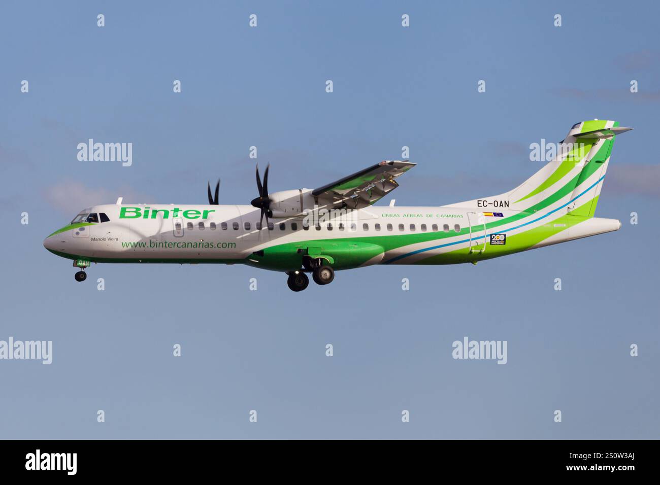 Binter canarias atr 72 hi-res stock photography and images - Alamy