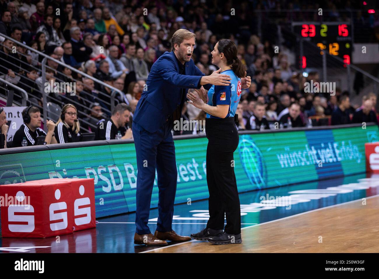 Bonn, Deutschland. 29th Dec, 2024. Olivier Foucart (Headcoach BG G ...
