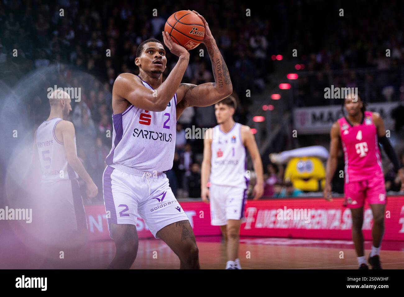 Demajeo Wiggins (BG G?ttingen #2) beim Freiwurf - easyCredit Basketball ...