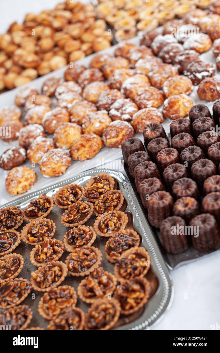 Trays of cakes in a pastry shop Stock Photo - Alamy