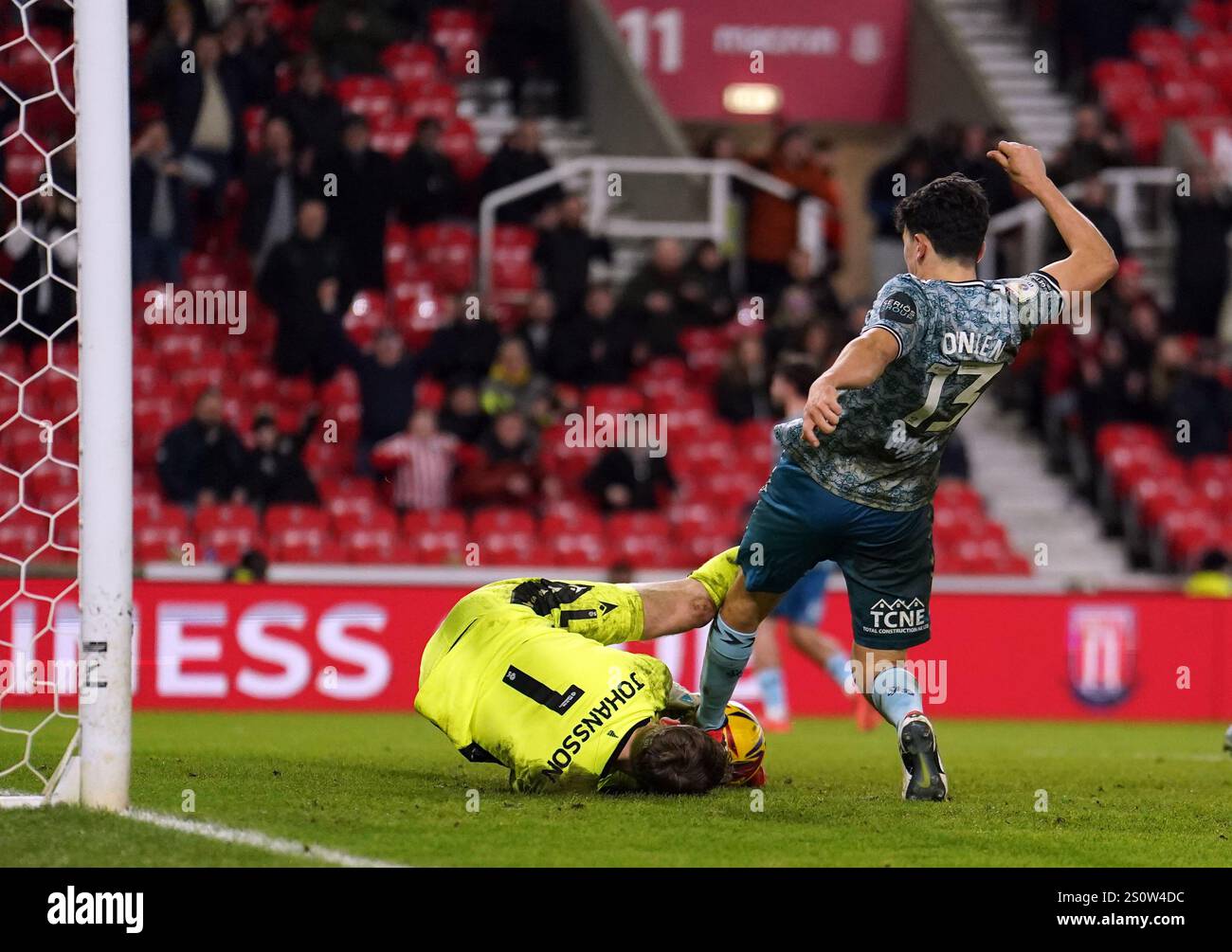 Sunderland's Luke O'Nien (right) and Stoke City goalkeeper Viktor ...