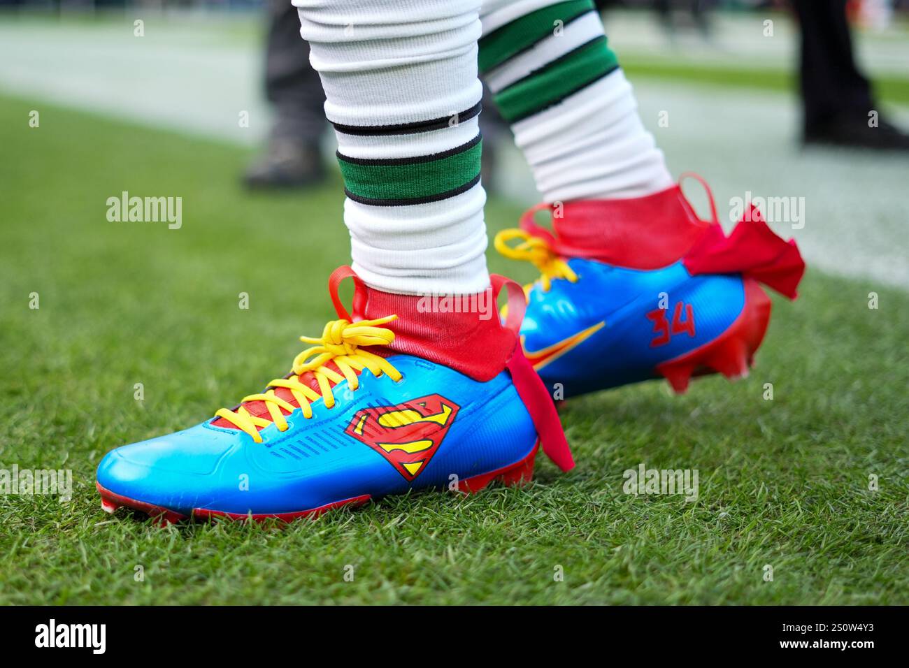 Philadelphia Eagles cornerback Isaiah Rodgers wears Superman inspired ...
