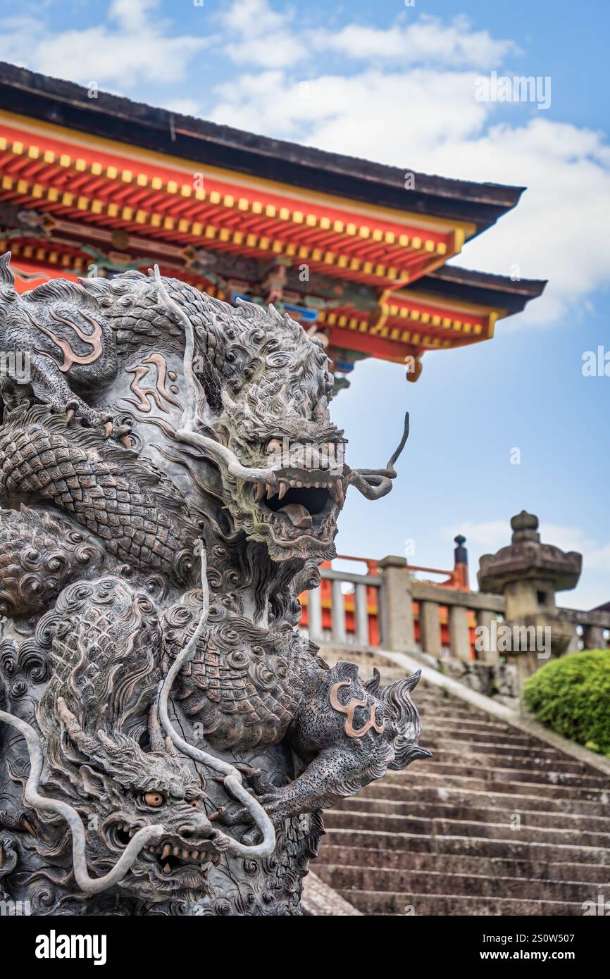 Shoun Seiryu dragon sculpture at the base of Nishimon temple inside ...