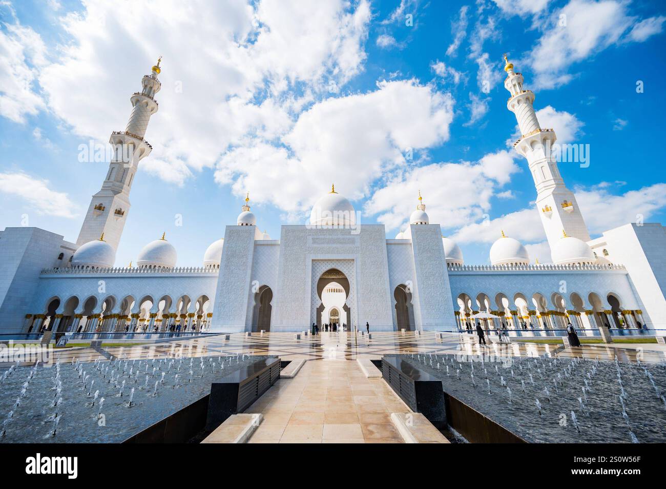 Scheich-Zayid-Moschee *** Sheikh Zayid Mosque Stock Photo - Alamy