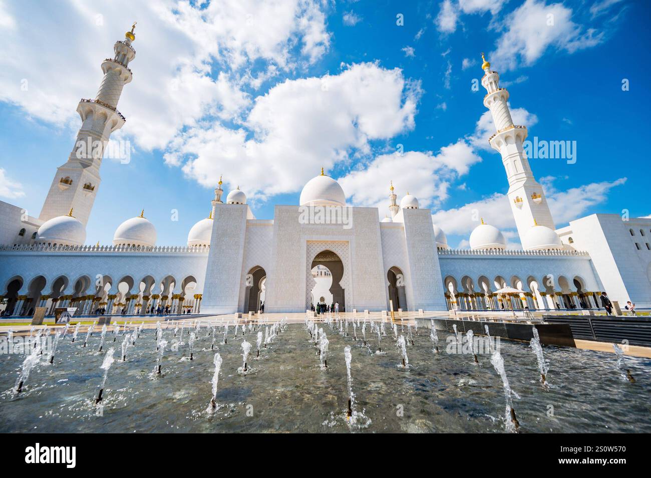 Scheich-Zayid-Moschee *** Sheikh Zayid Mosque Stock Photo - Alamy