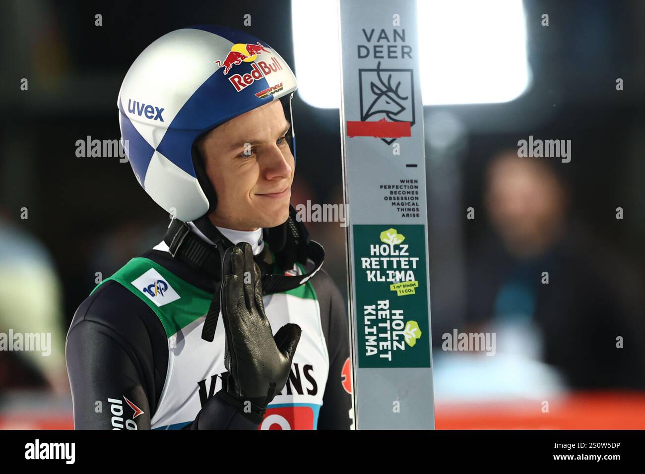 Oberstdorf, Germany. 29th Dec, 2024. Nordic skiing/ski jumping: Four ...